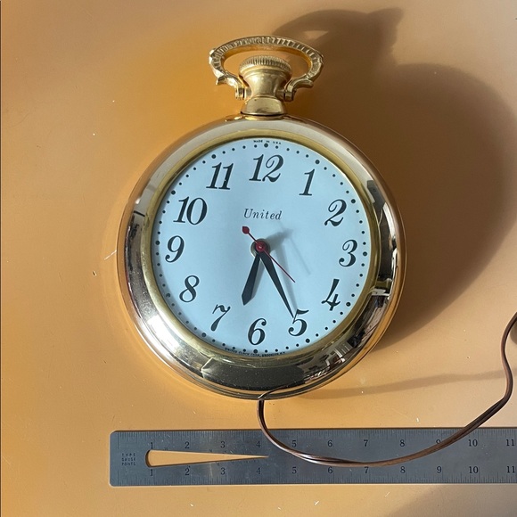 United Clock Corp | Wall Decor | Vintage United Clock Corp Gold Wall ...